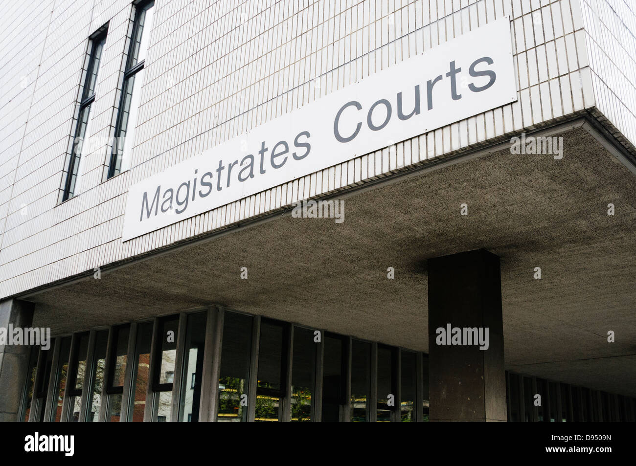 Court room uk magistrate hi-res stock photography and images - Alamy