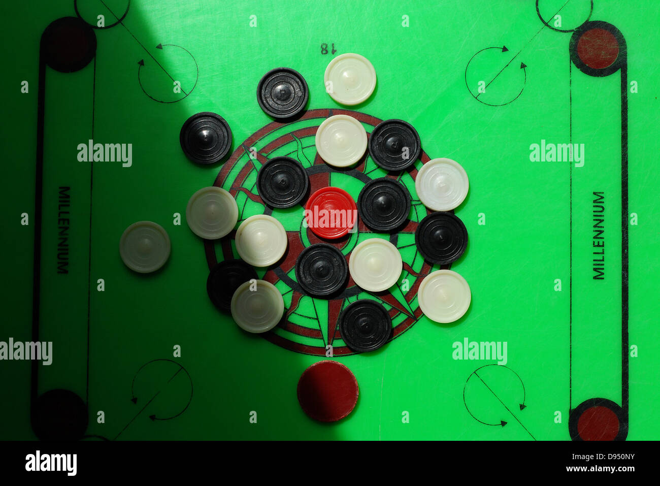 Carrom board hi-res stock photography and images - Alamy