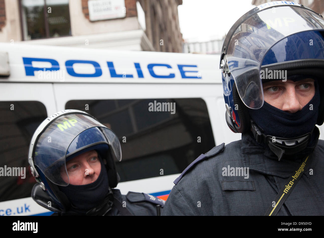 Police riot gear hi-res stock photography and images - Alamy