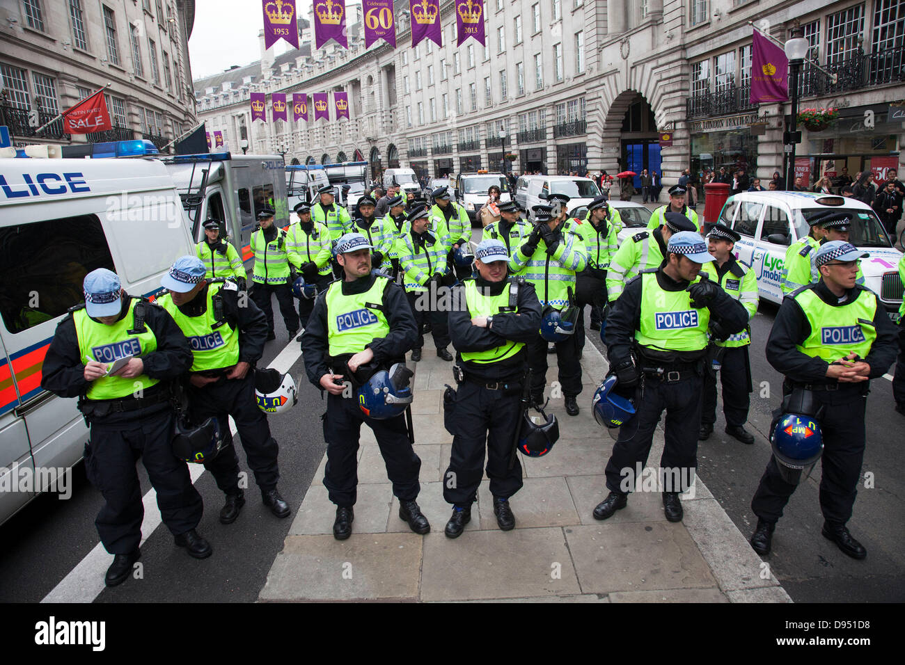 Police block regent Street during demonstration against the upcoming G8 ...