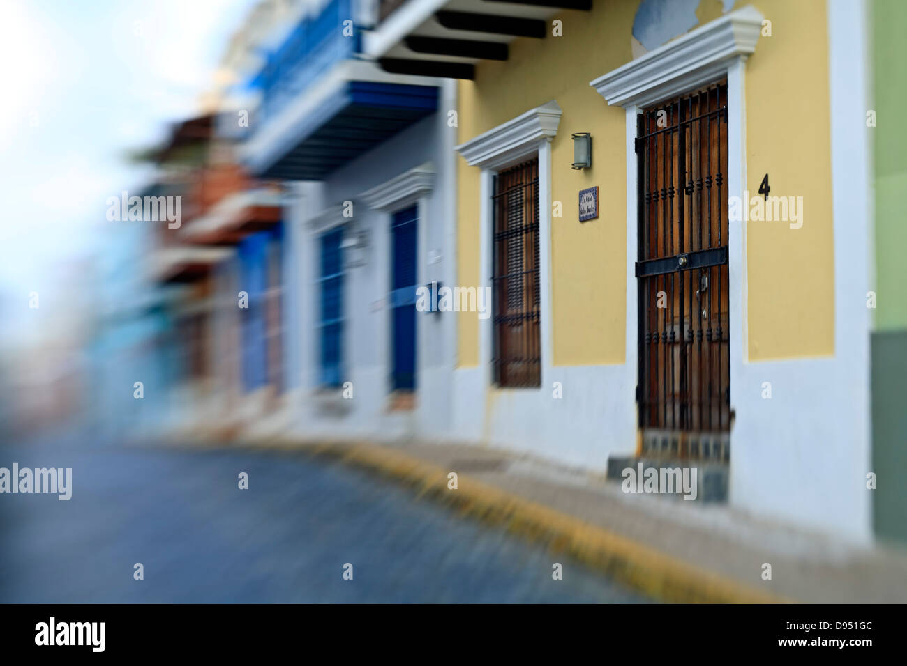 Spanish colonial house hi-res stock photography and images - Alamy