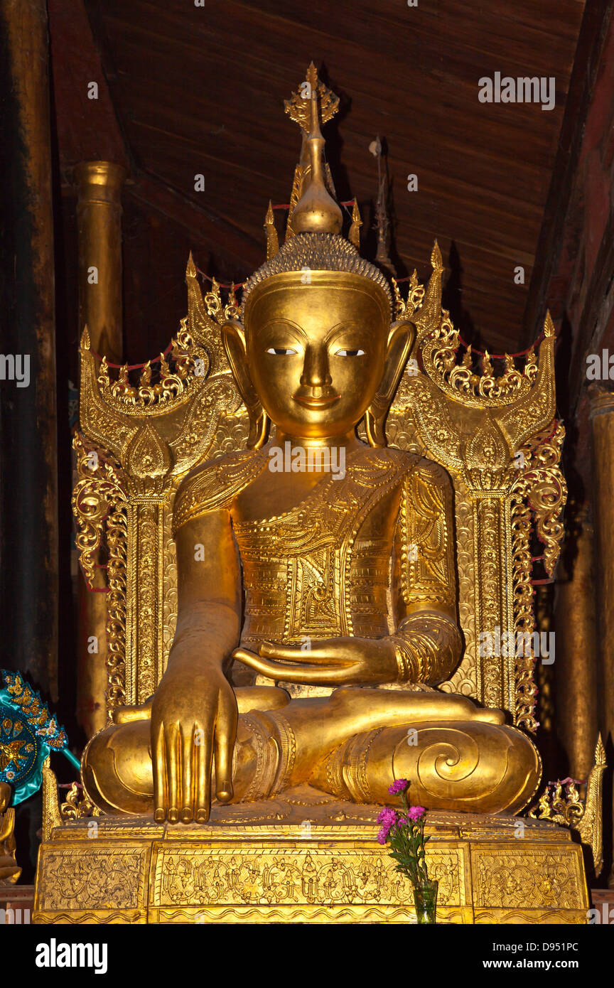 Gilded BUDDHA STATUE at NGA HPE CHAUNG known as Jumping Cat Monastery ...