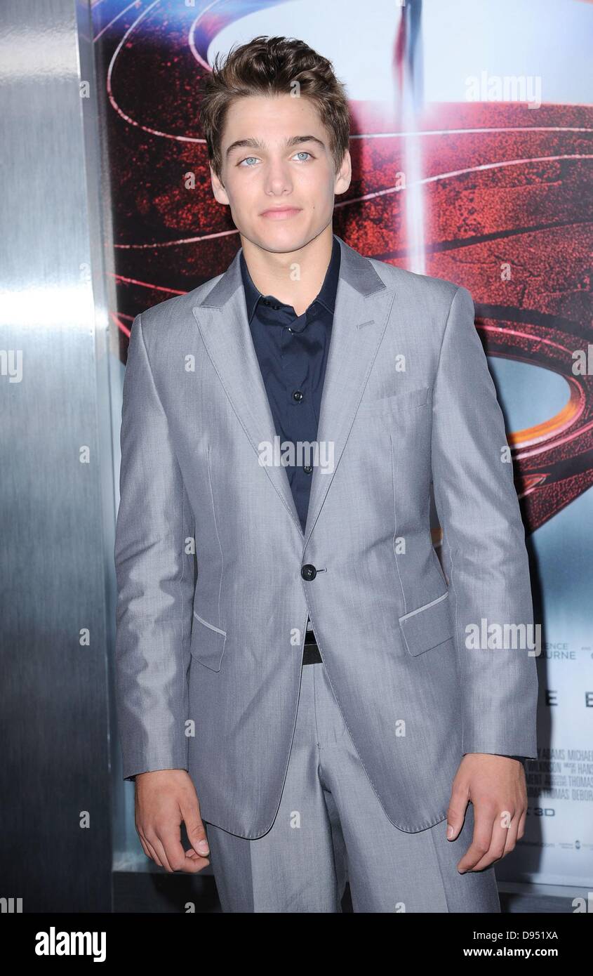 Dylan sprayberry man of steel hi-res stock photography and images - Alamy