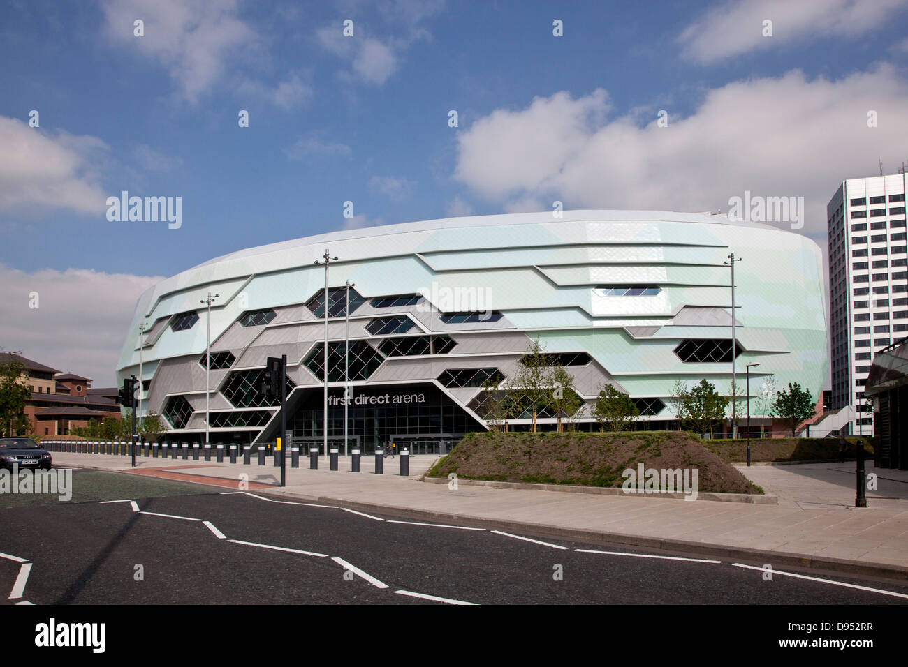 First direct arena leeds exterior hi-res stock photography and images ...