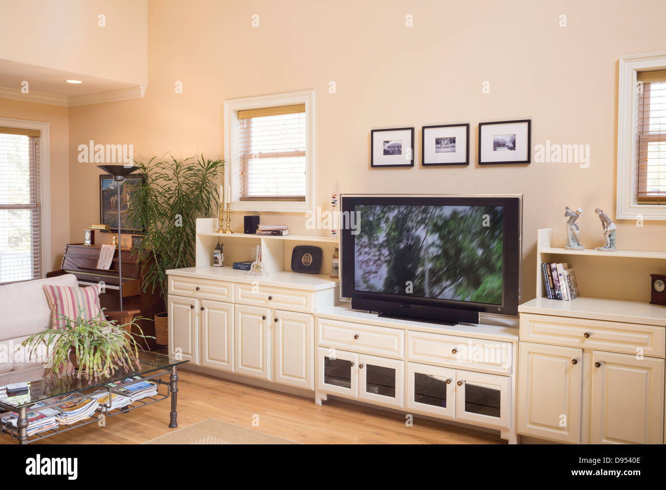 Window built ins hi-res stock photography and images - Alamy