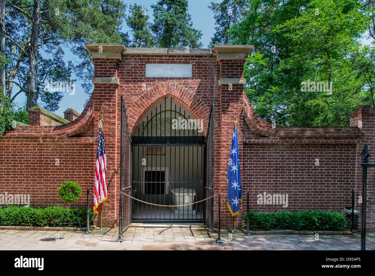 Tomb of george washington mount vernon hi-res stock photography and ...