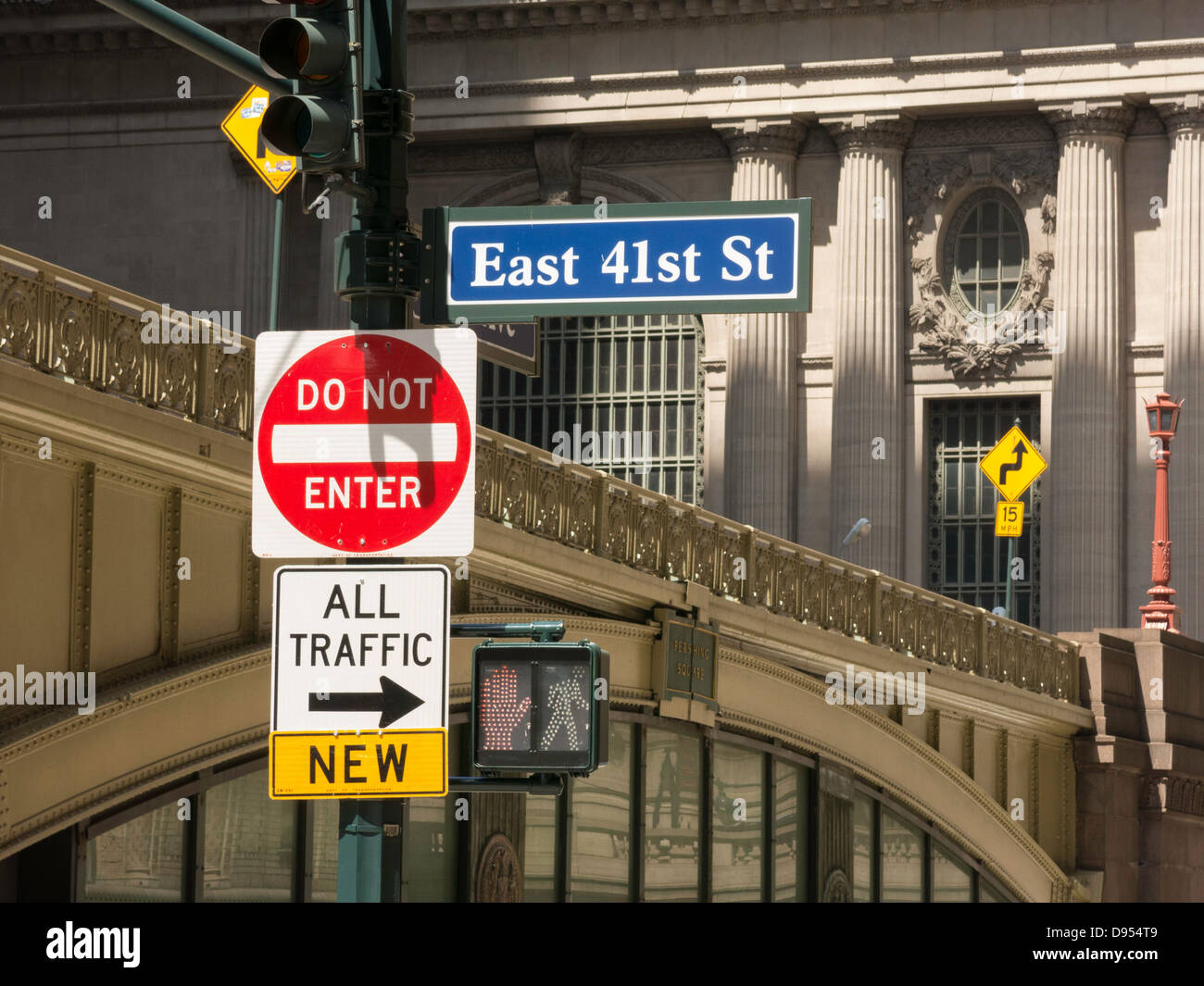 New Street Signs on Park Avenue at 41st Street, NYC Stock Photo - Alamy