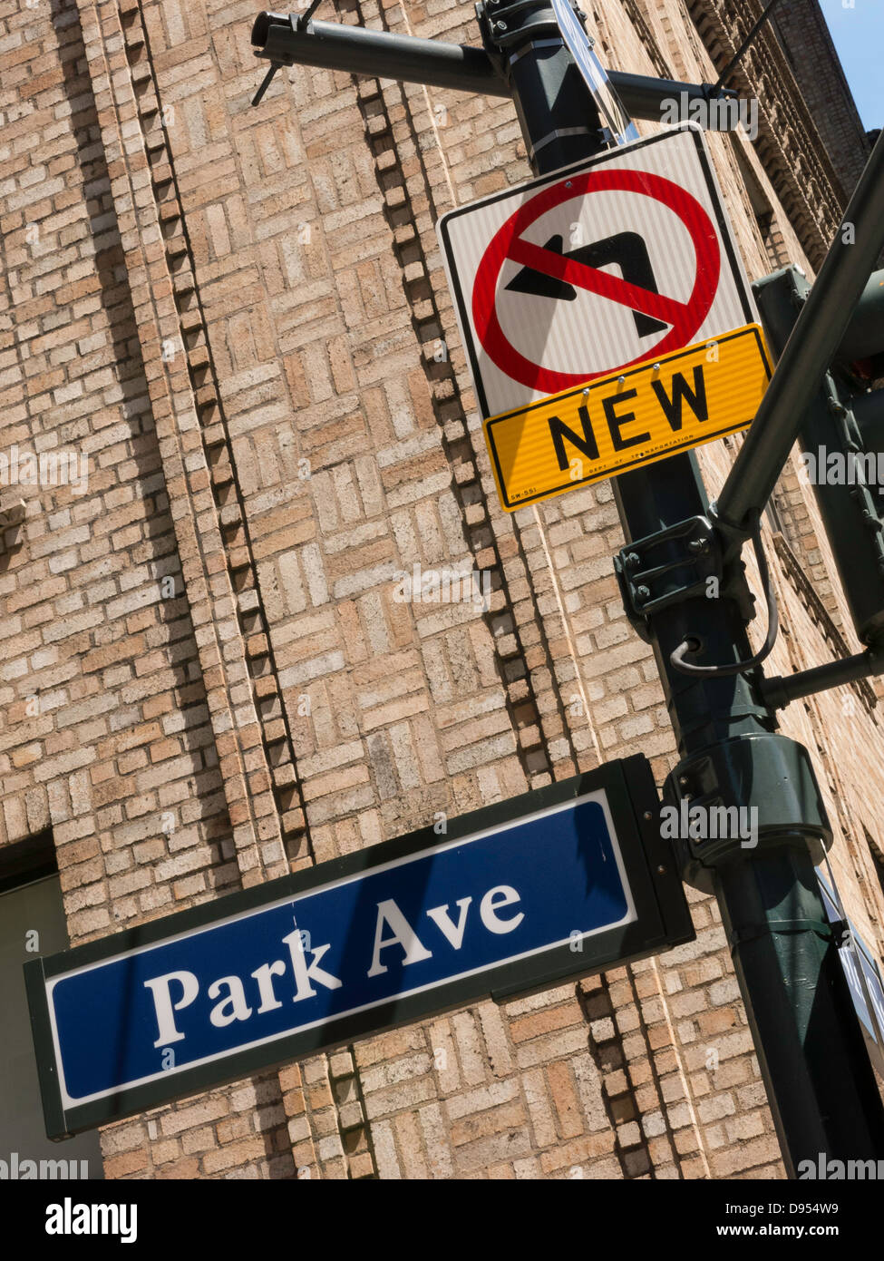 New Street Signs on Park Avenue at 41st Street, NYC Stock Photo - Alamy