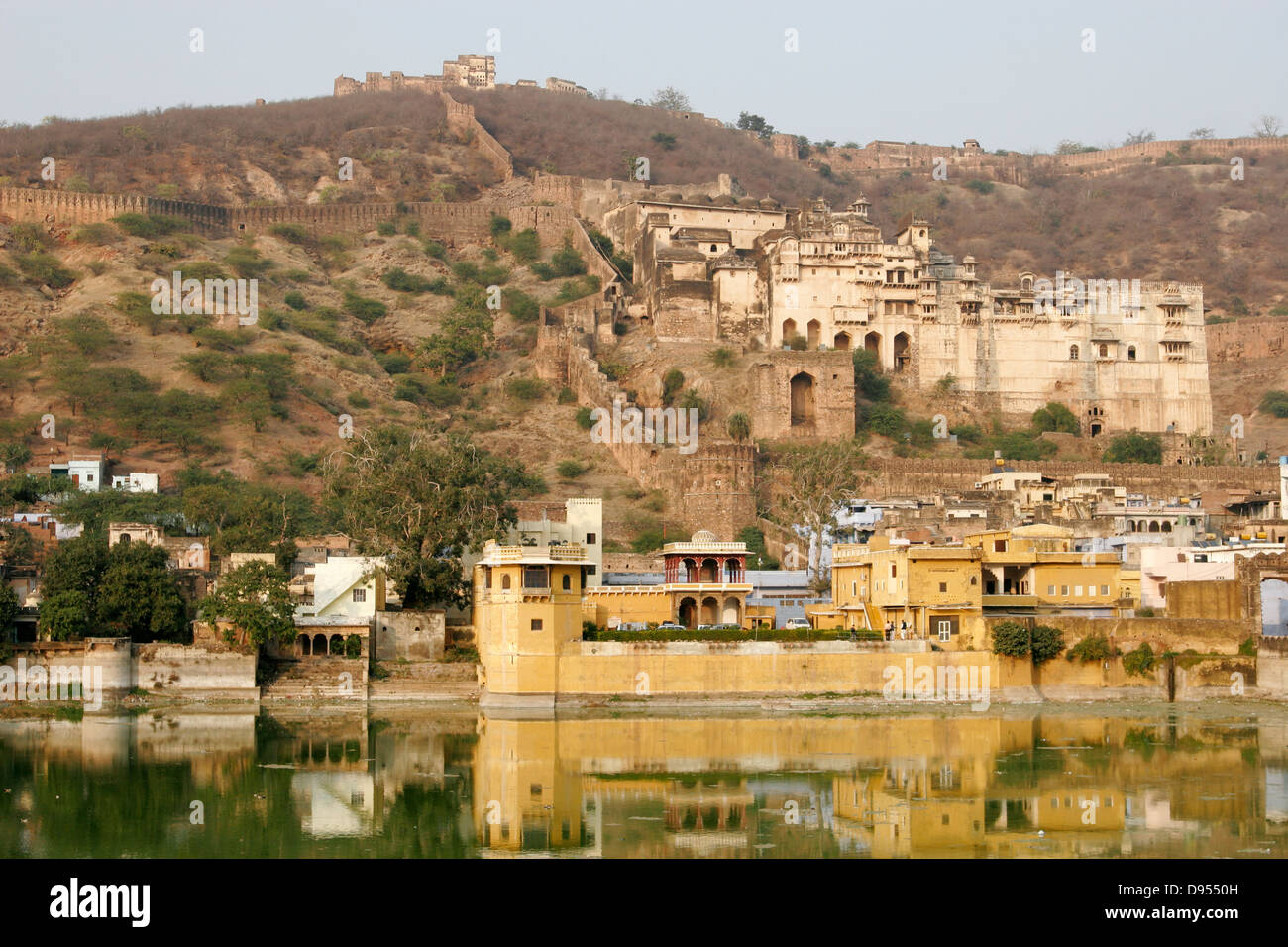 Bundi Palace and Taragarh Fort on the hill behind Nawal Sagar Lake ...