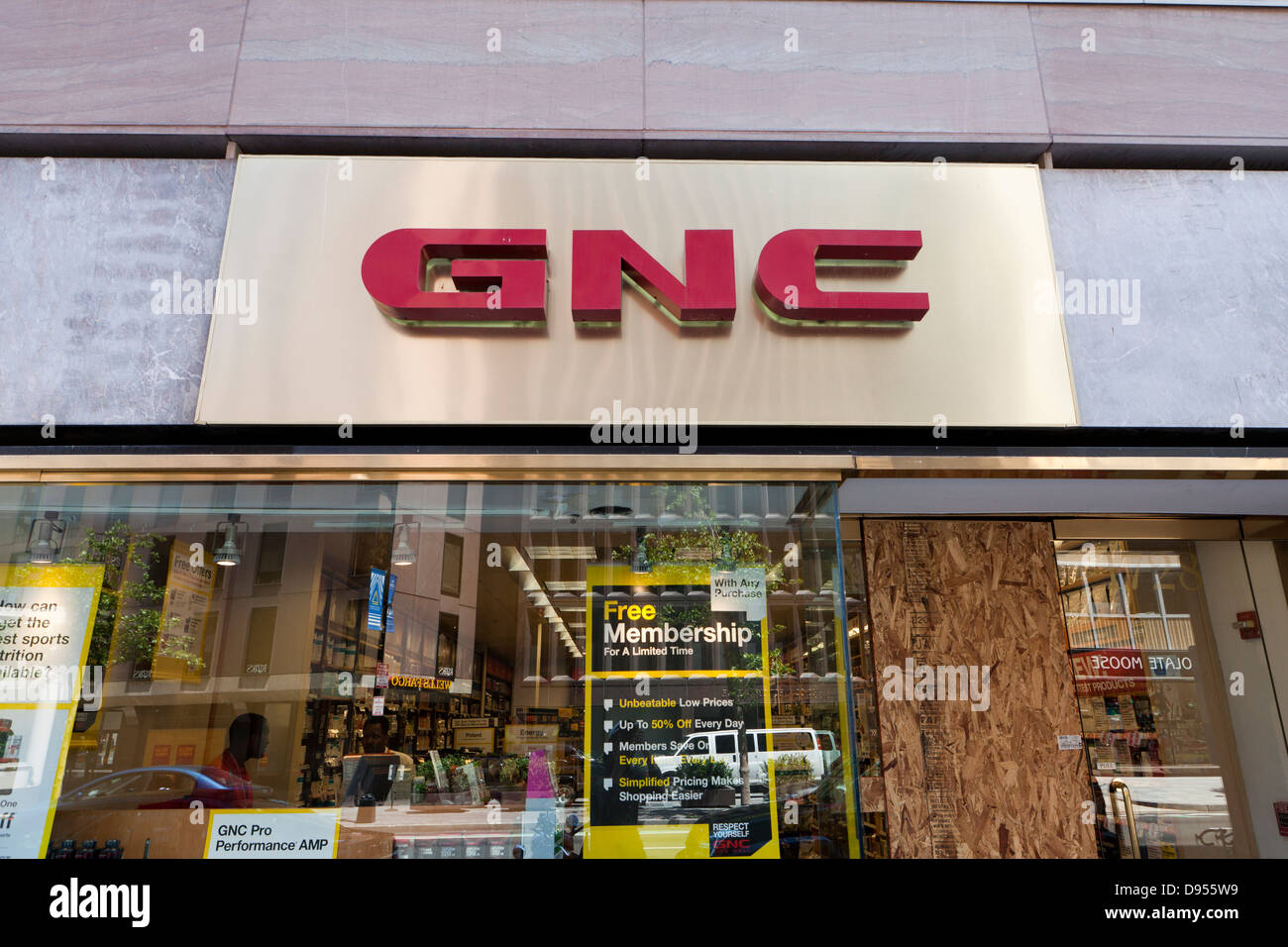 Gnc storefront sign logo hi-res stock photography and images - Alamy