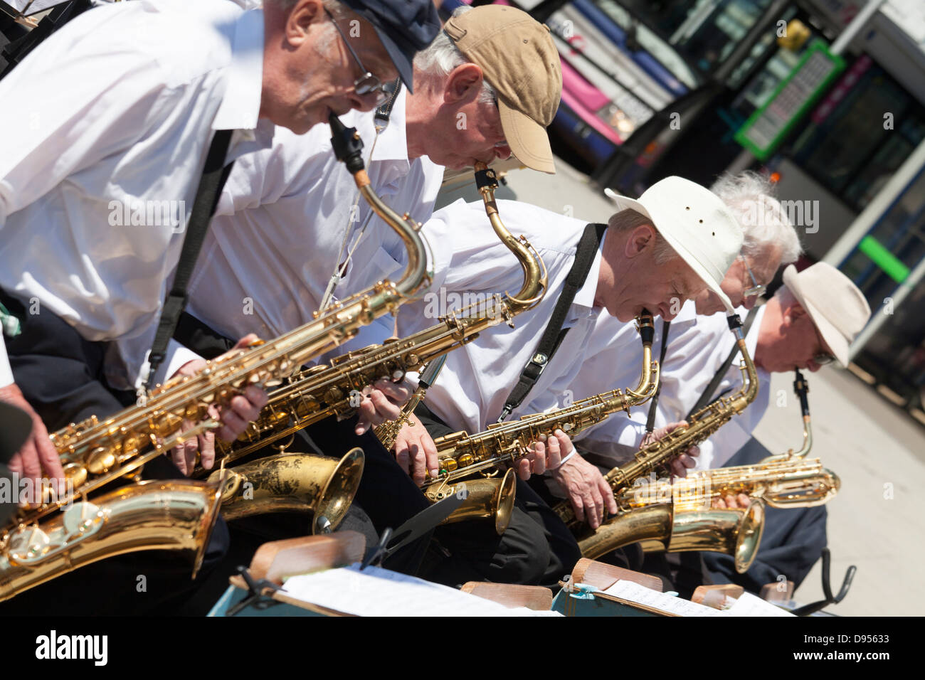 Tenor Saxophone Stock Photos & Tenor Saxophone Stock Images - Alamy