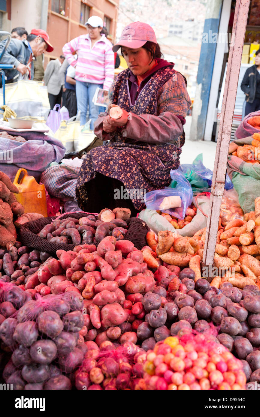 Vendor, Produce based Rodriguez market, La Paz, Bolivia Stock Photo - Alamy