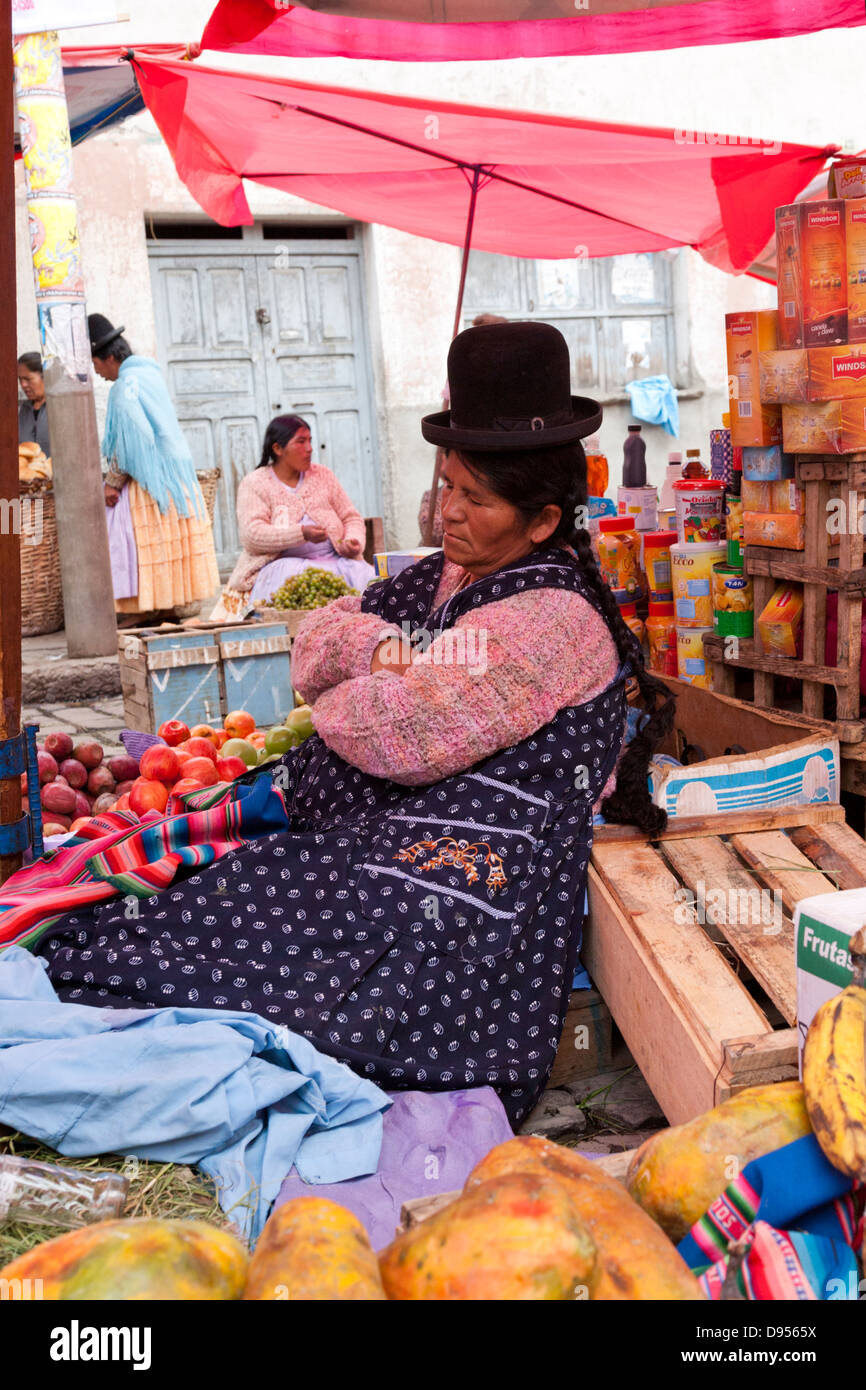 Vendor, Produce based Rodriguez market, La Paz, Bolivia Stock Photo - Alamy