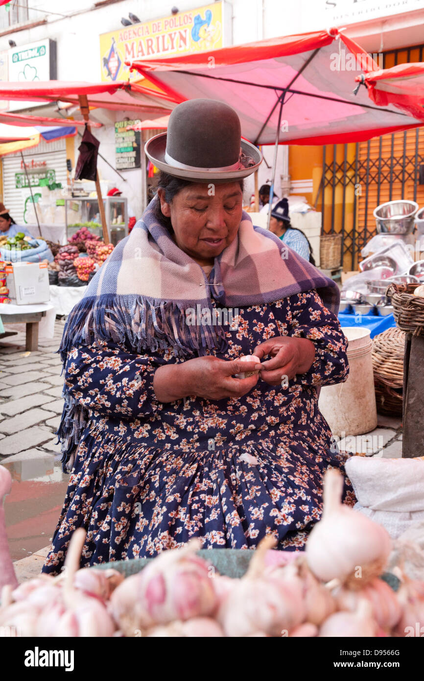 Vendor, Produce based Rodriguez market, La Paz, Bolivia Stock Photo - Alamy