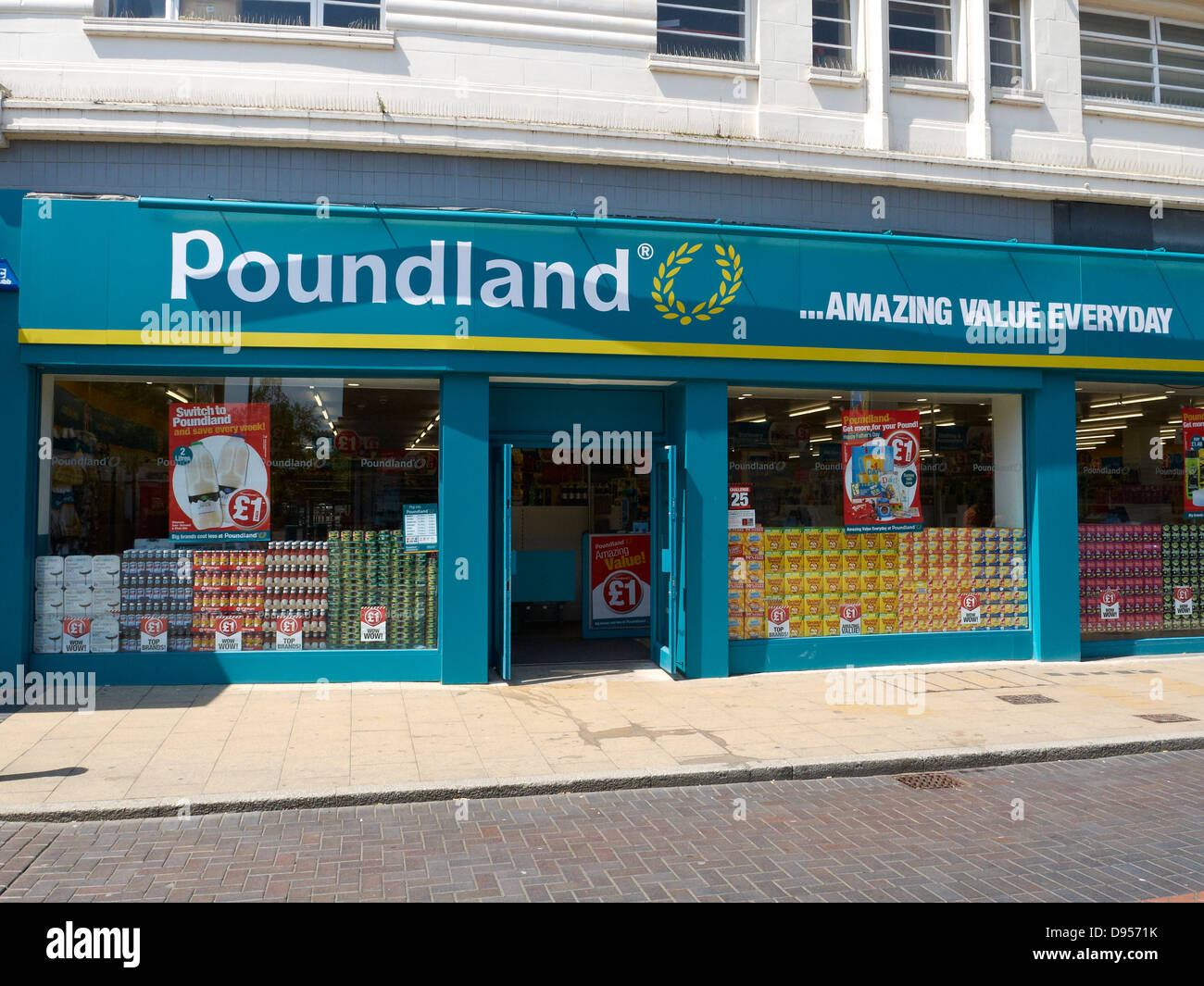Poundland sign hi-res stock photography and images - Alamy