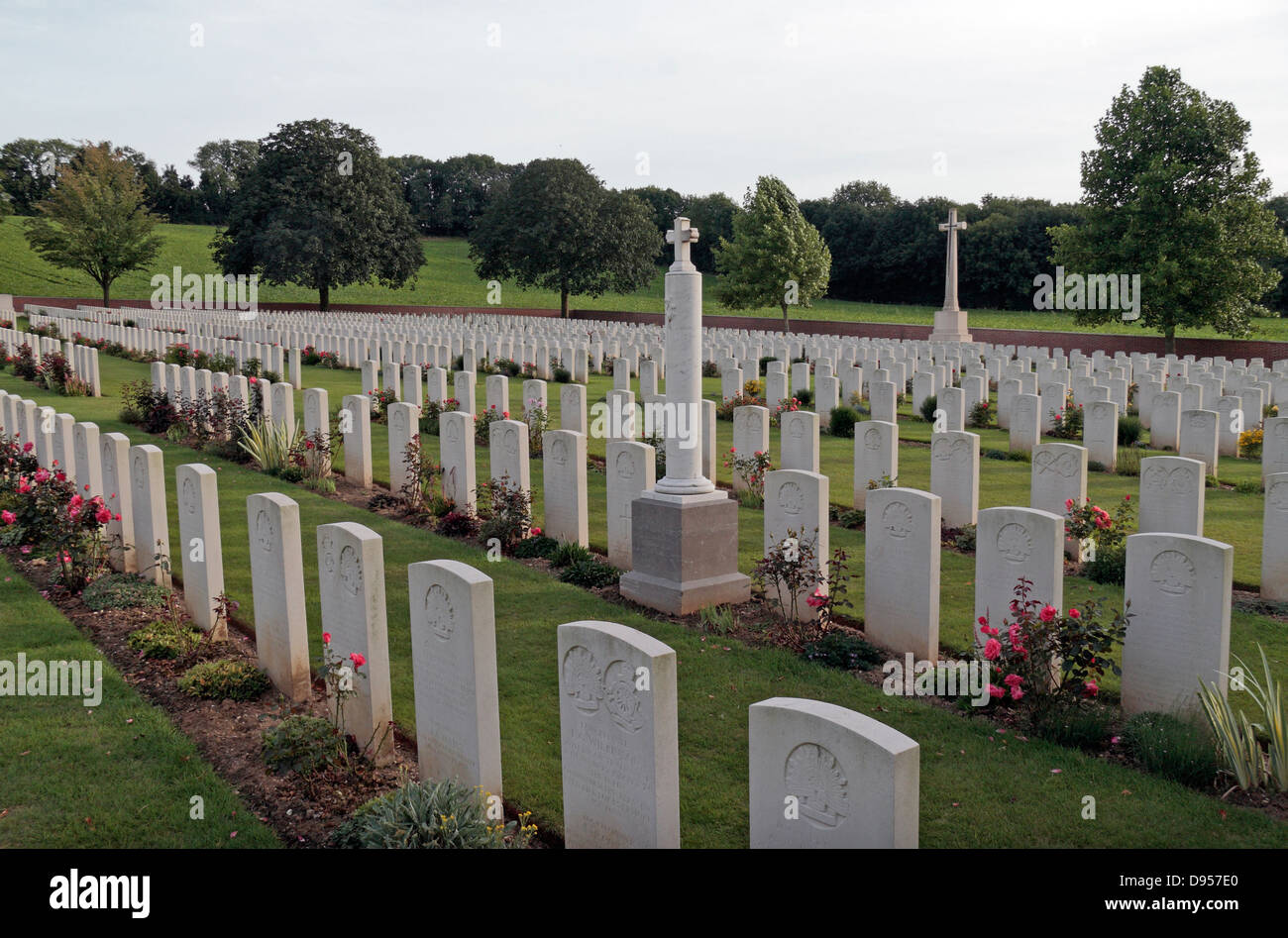 Headstones in the CWGC Heilly Station Cemetery, Mericourt-l'Abbe, north ...