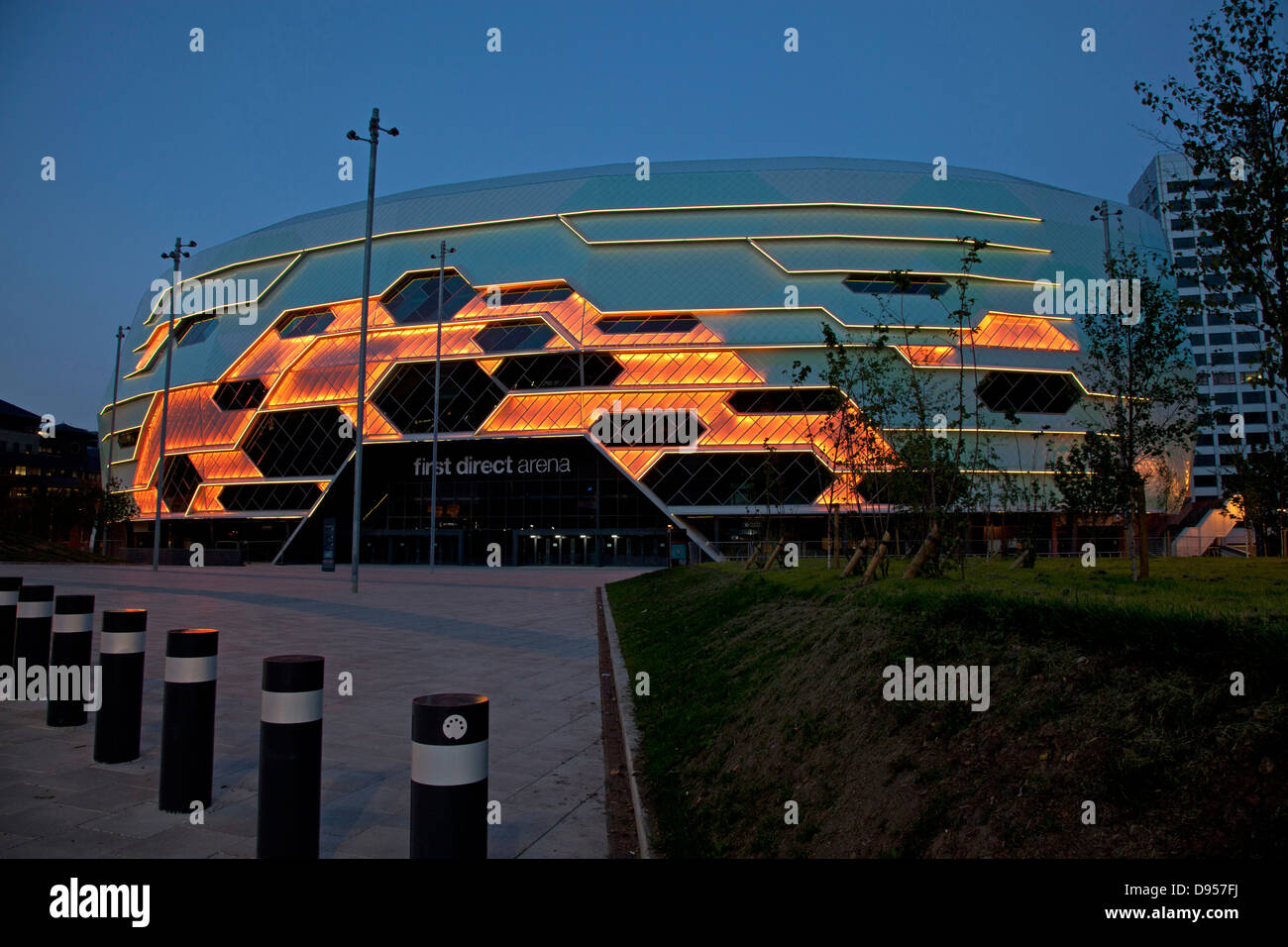 First direct arena leeds exterior hi-res stock photography and images ...