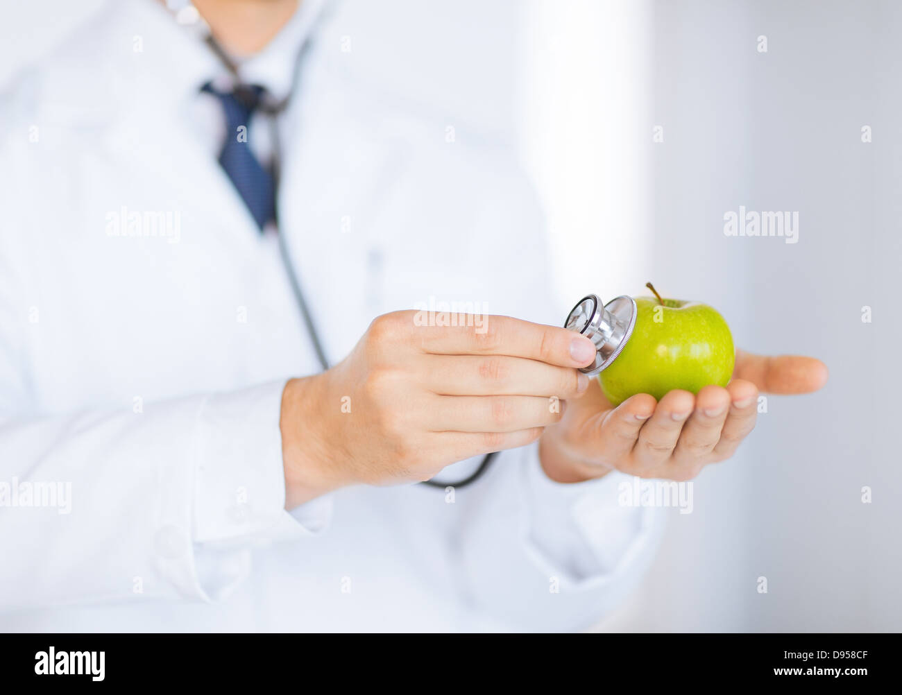 male doctor with green apple and stethoscope Stock Photo - Alamy