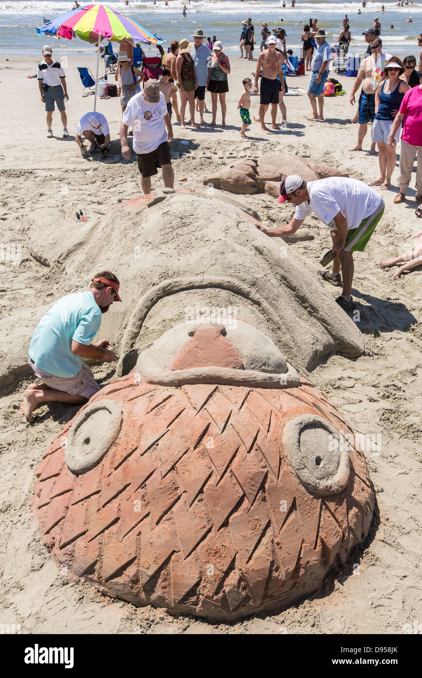Contestants work on creating sand sculptures during the Spoleto ...