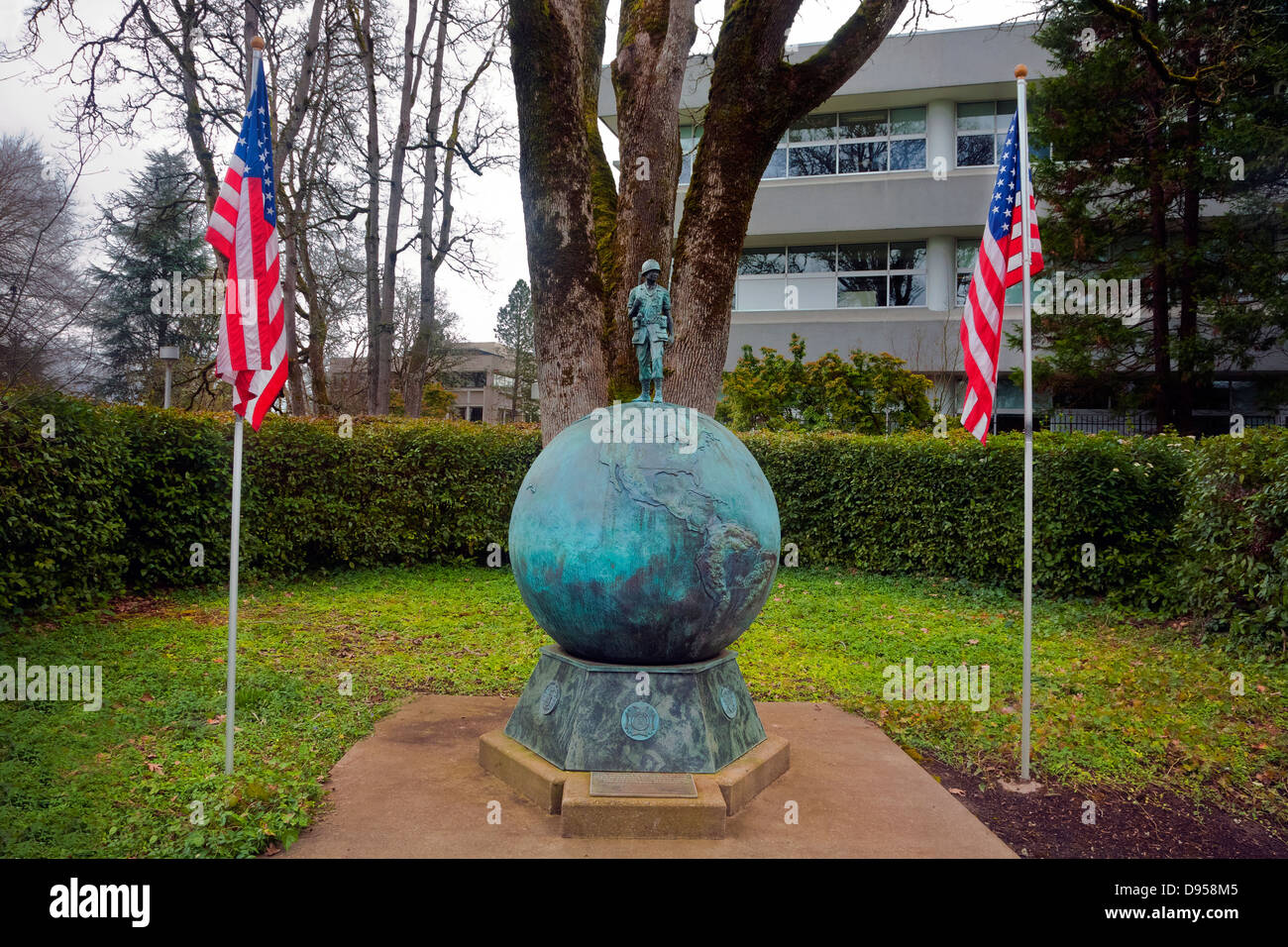OR01074-00...OREGON - War memorial at the Oregon State capitol in Salem ...