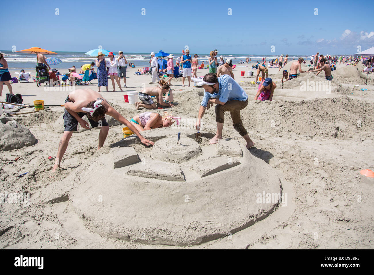 Contestants work on creating sand sculptures during the Spoleto ...