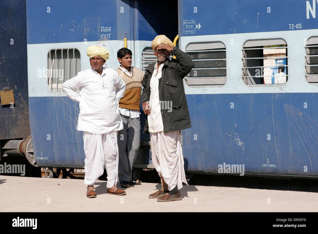 Indian local train hi-res stock photography and images - Alamy