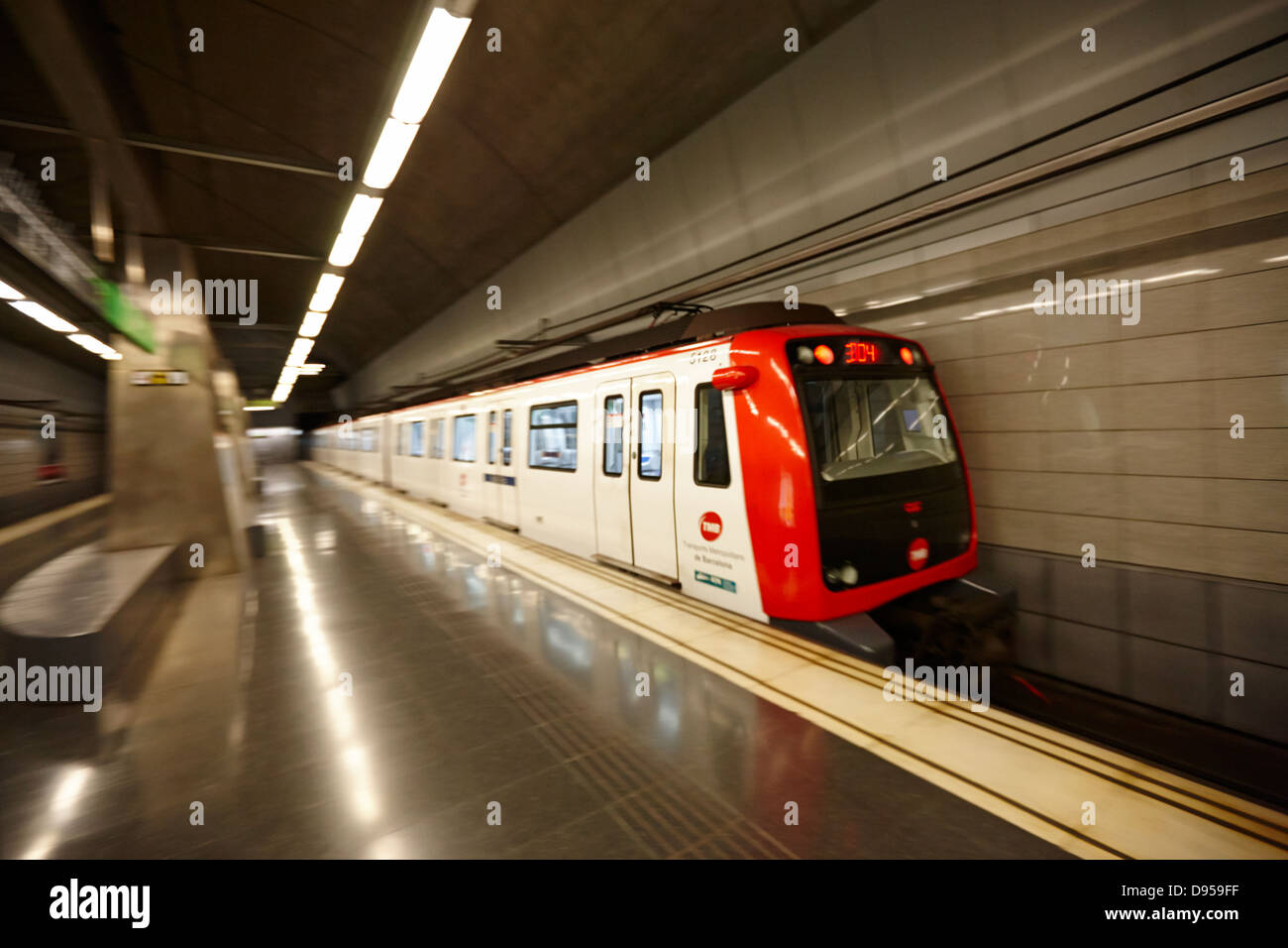Barcelona metro train hi-res stock photography and images - Alamy