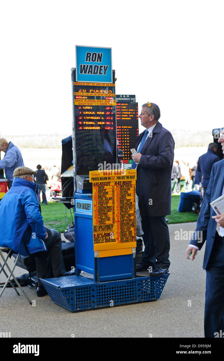 Bookmaker racecourse hi-res stock photography and images - Alamy