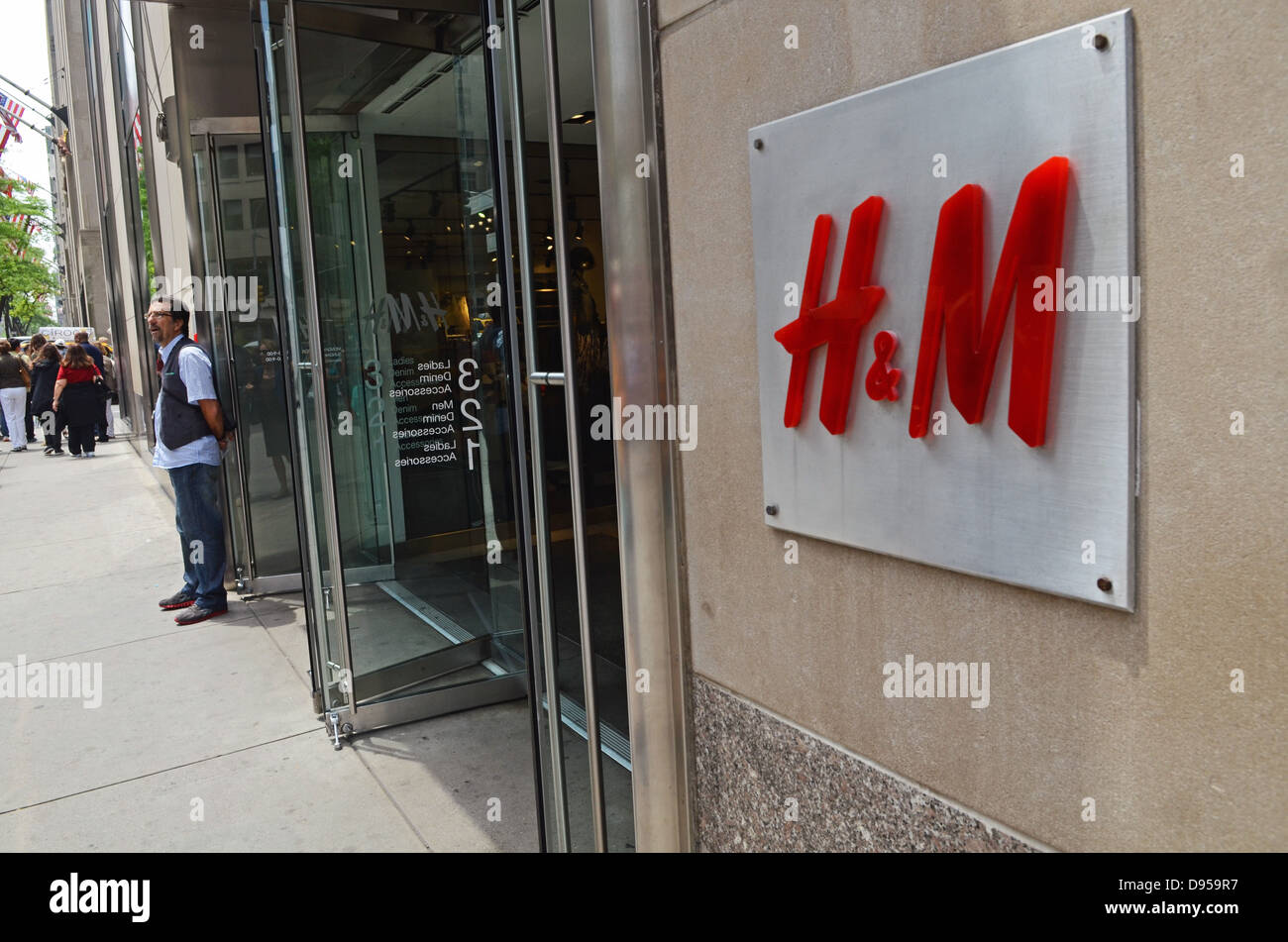 H&M store in Fifth Avenue, Manhattan, New York Stock Photo - Alamy