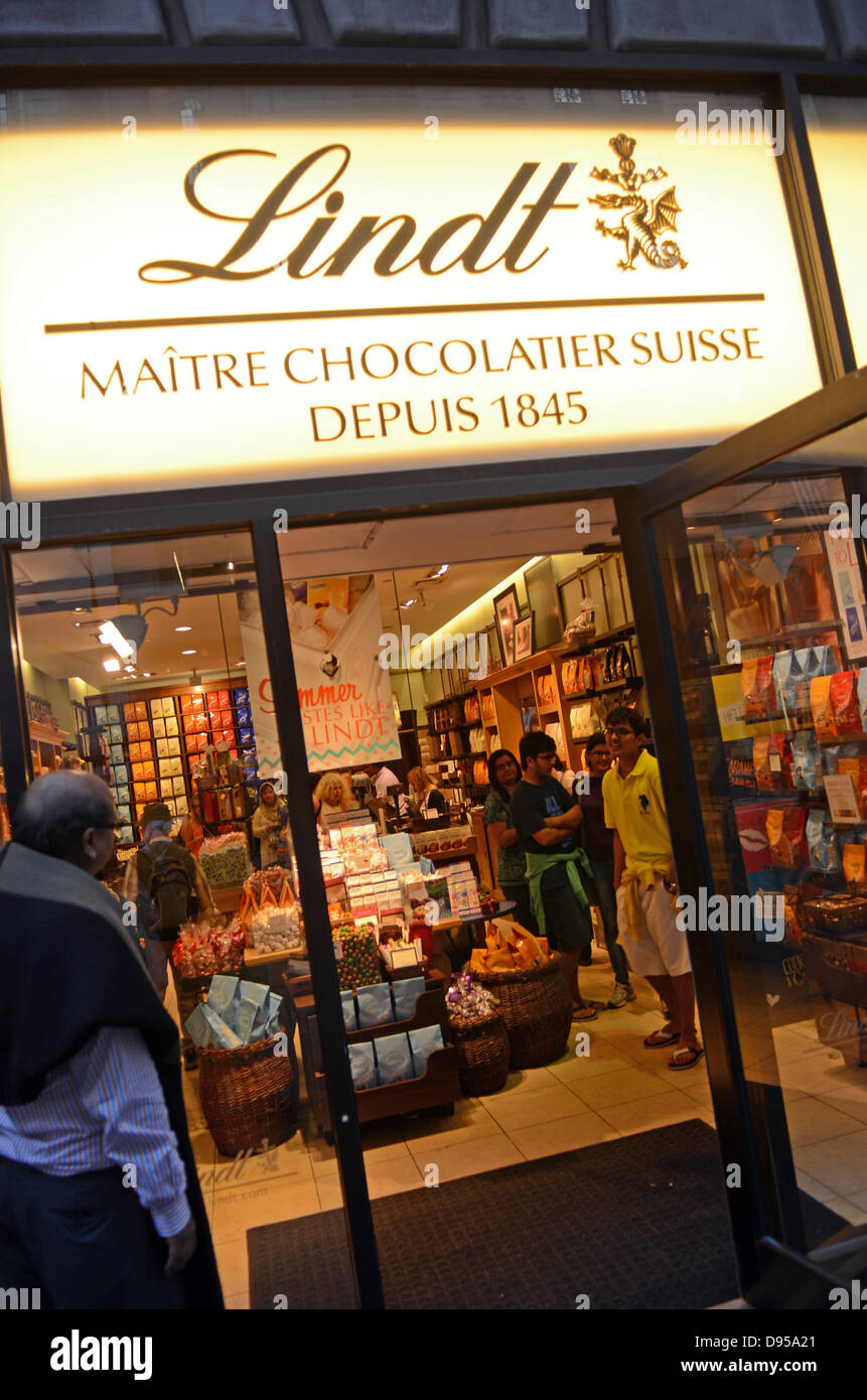 Lindt store hi-res stock photography and images - Alamy