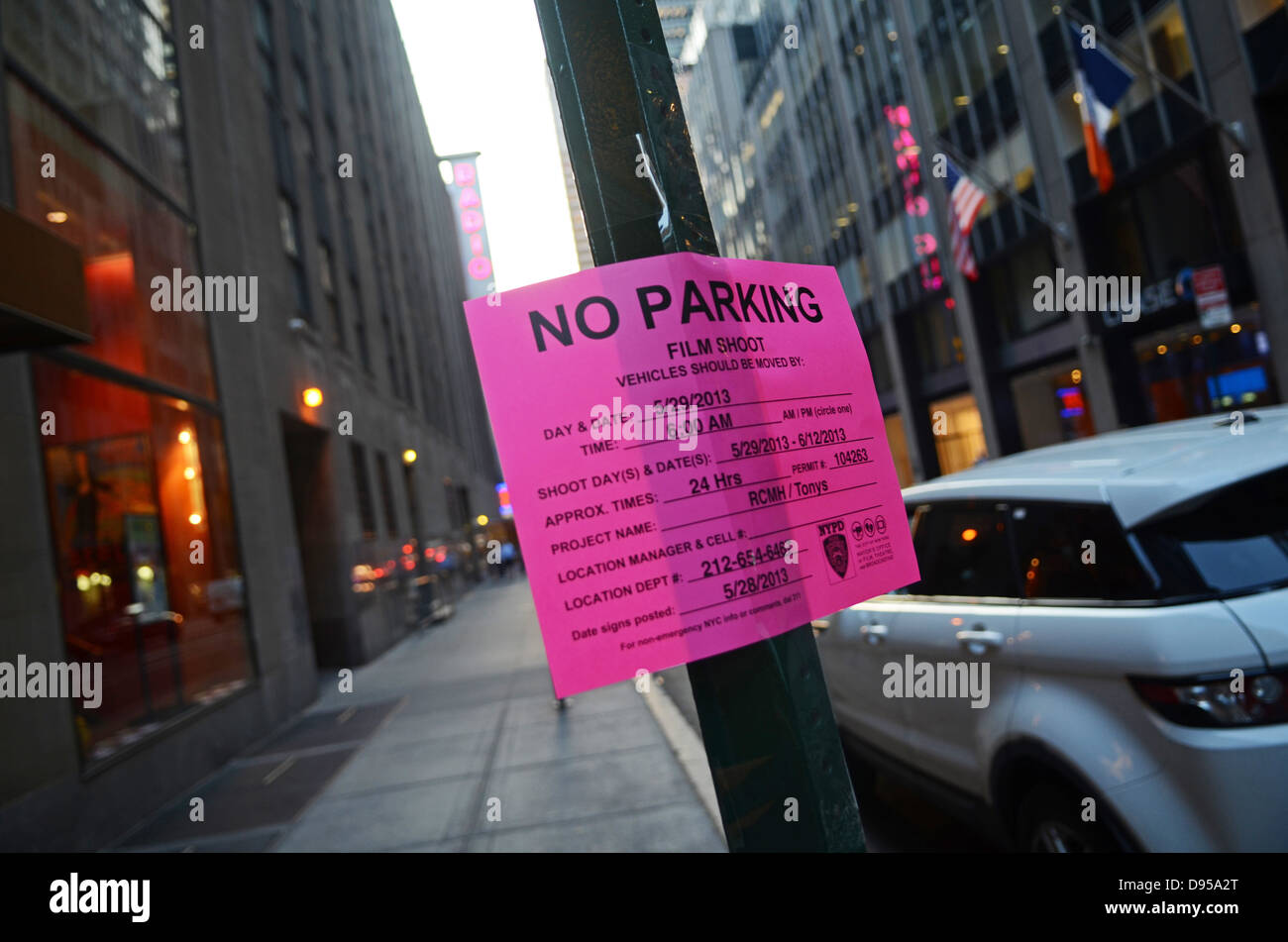 No Parking sign for film in Manhattan, New York City Stock Photo - Alamy