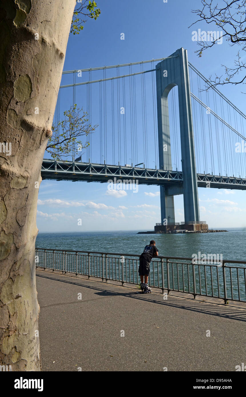 Roller Skating in Gravesend Bay walk, with Verrazano Bridge, New York ...