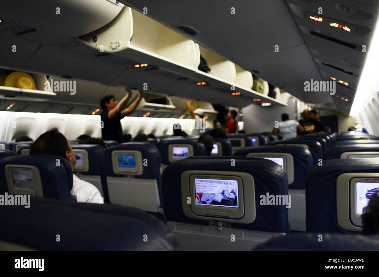 Delta airlines flight departures hi-res stock photography and images ...