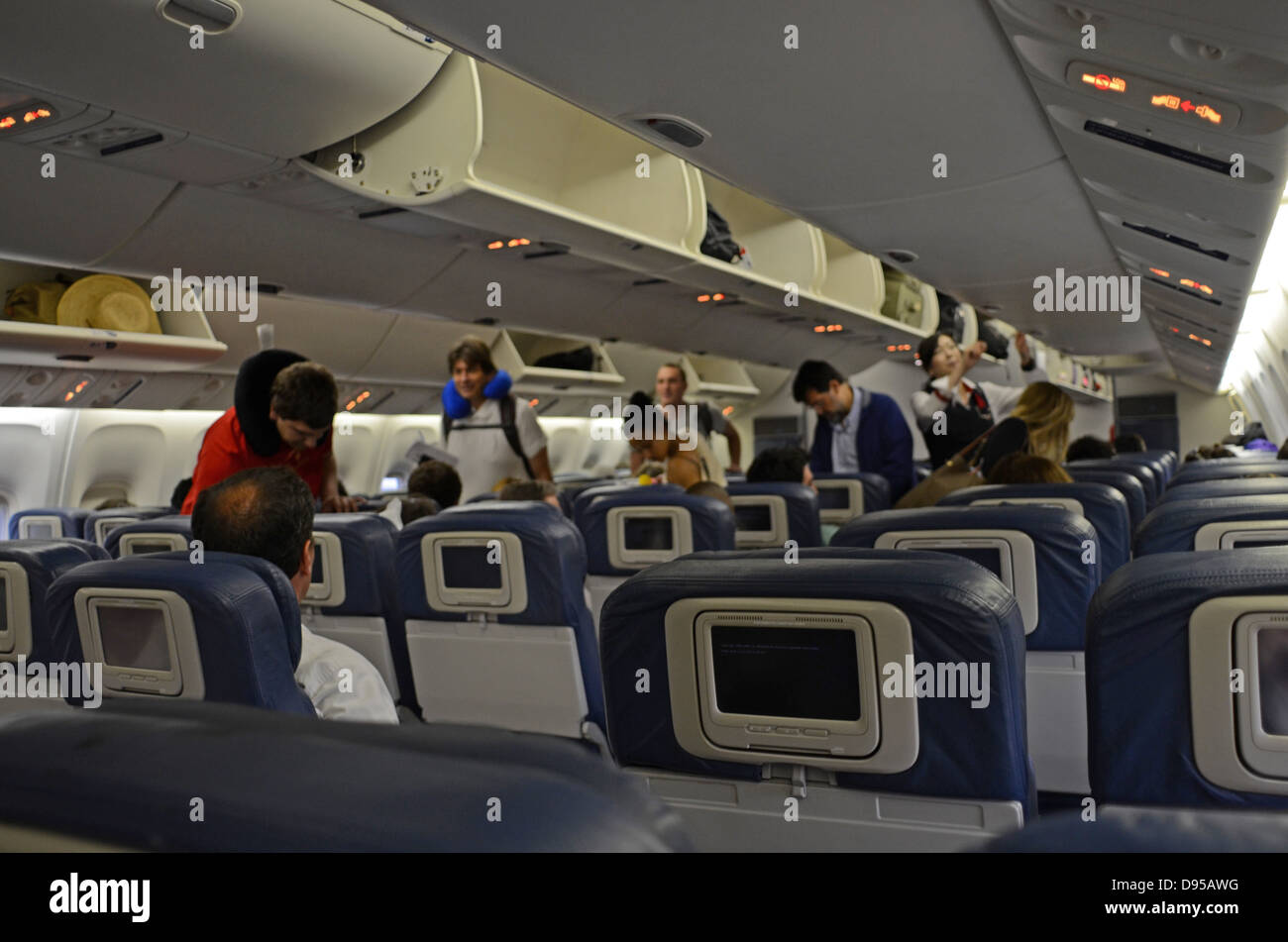 People boarding Delta airlines flight Stock Photo - Alamy