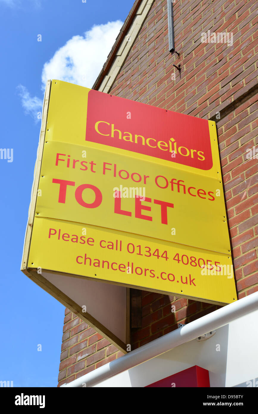 Offices To Let sign on building, High Street, Kidlington, Oxfordshire ...