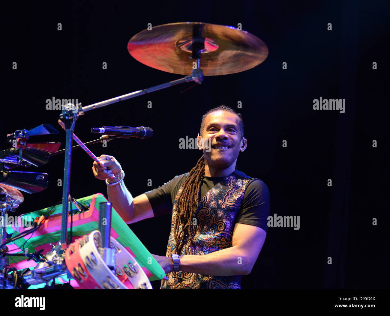 Earth wind fire drummer hi-res stock photography and images - Alamy