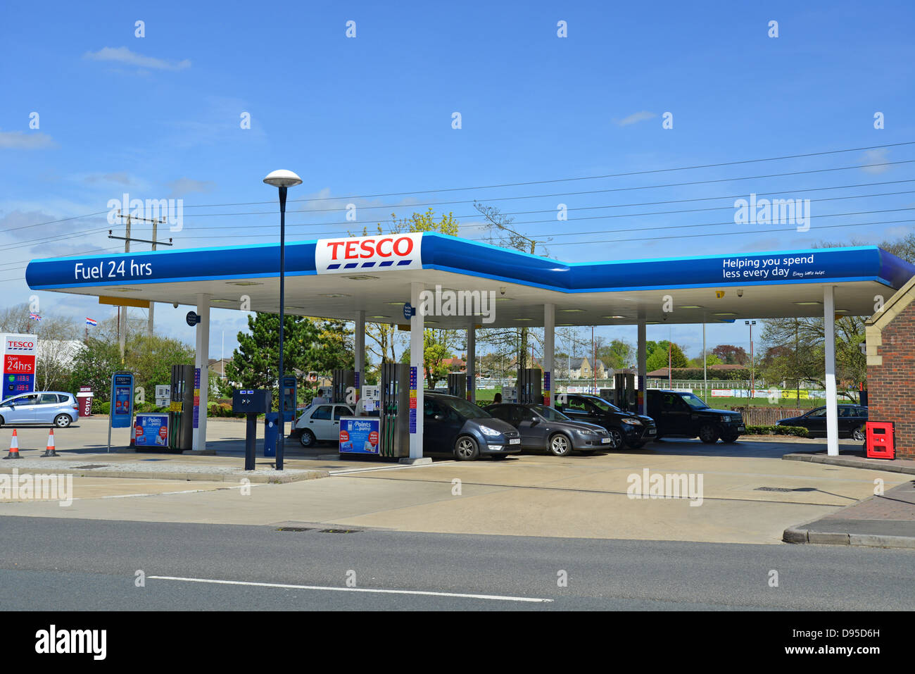 Tesco Supermarket 24 hour service station, Pingle Drive, Bicester ...