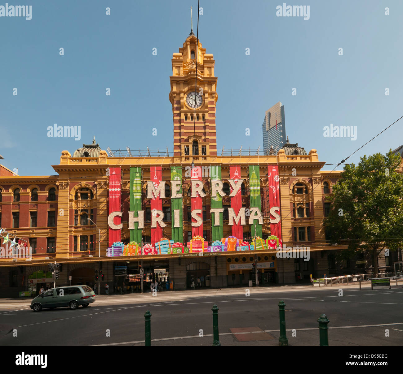 Flinders street station platform melbourne hi-res stock photography and ...