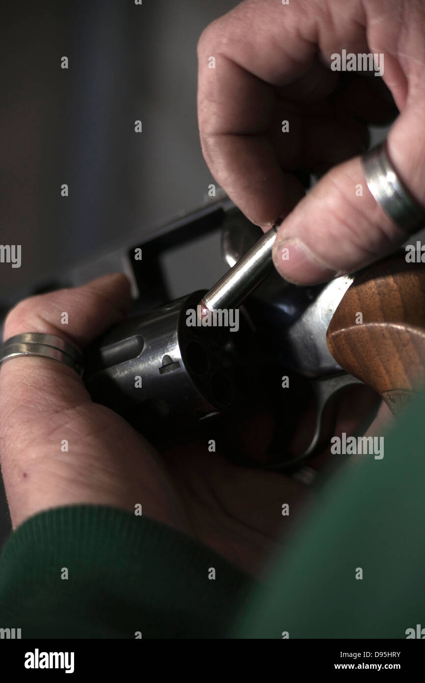 Revolver loading hi-res stock photography and images - Alamy