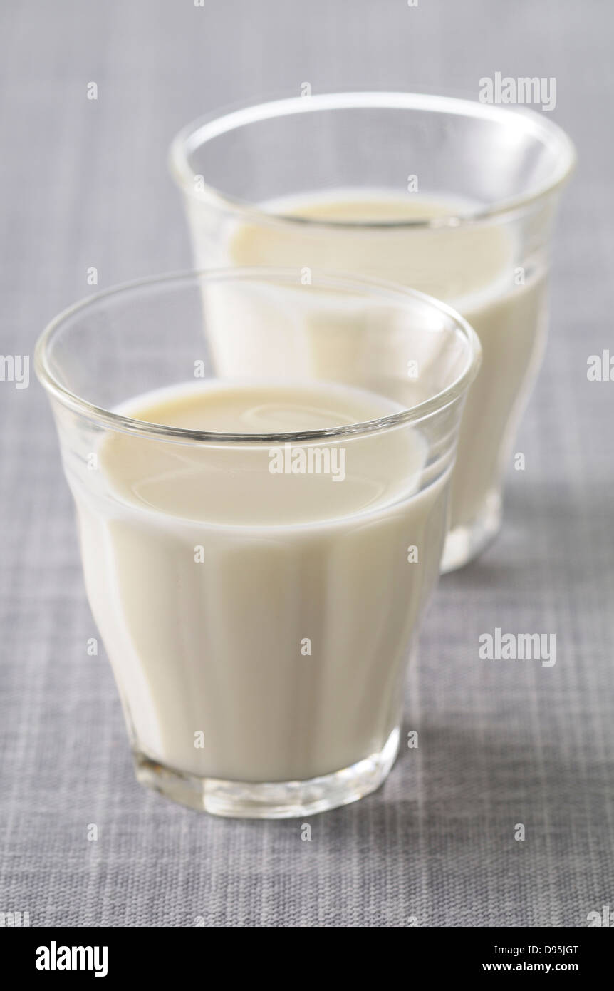 Image two drinking glasses hi-res stock photography and images - Alamy
