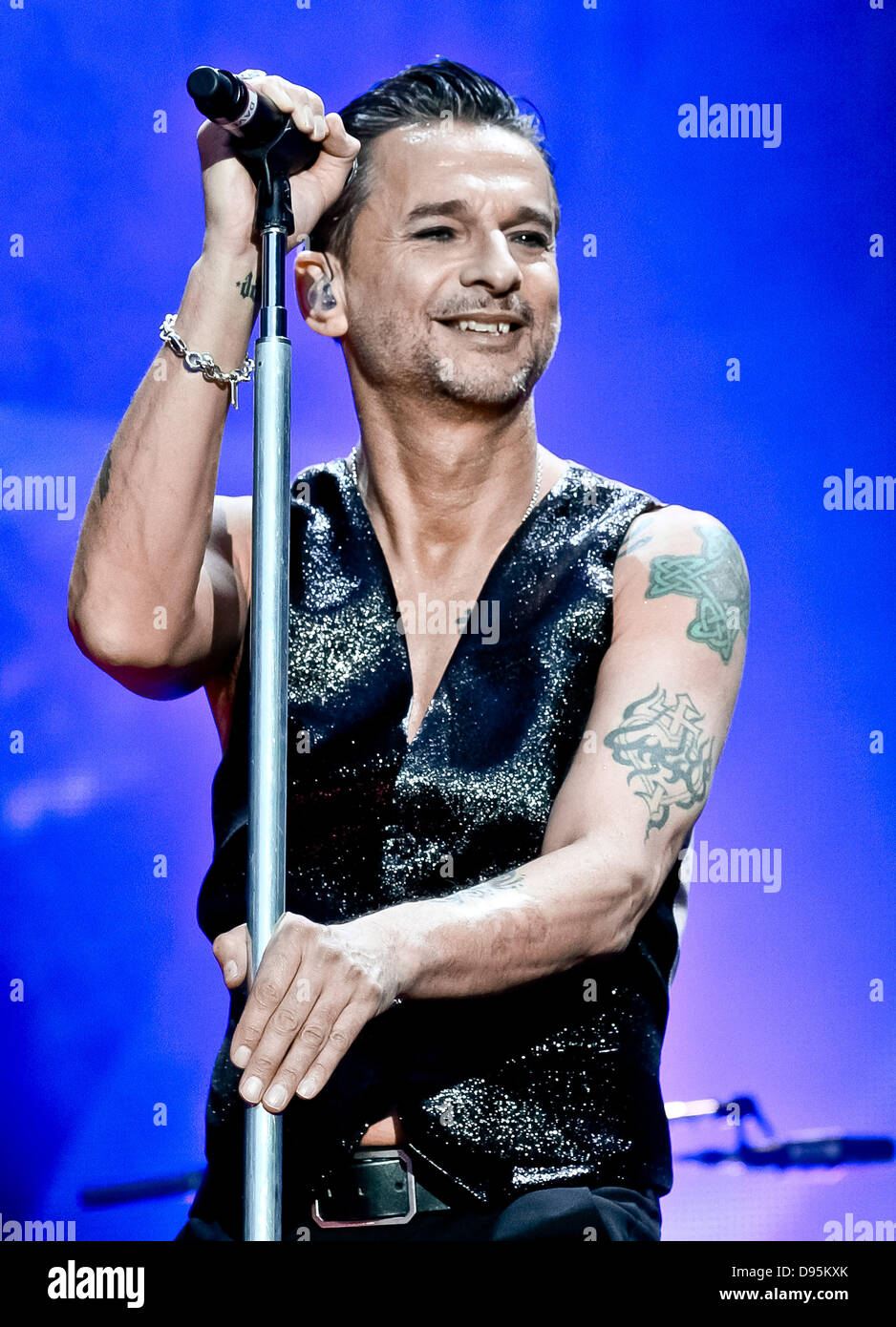 Singer dave gahan depeche mode hi-res stock photography and images - Alamy