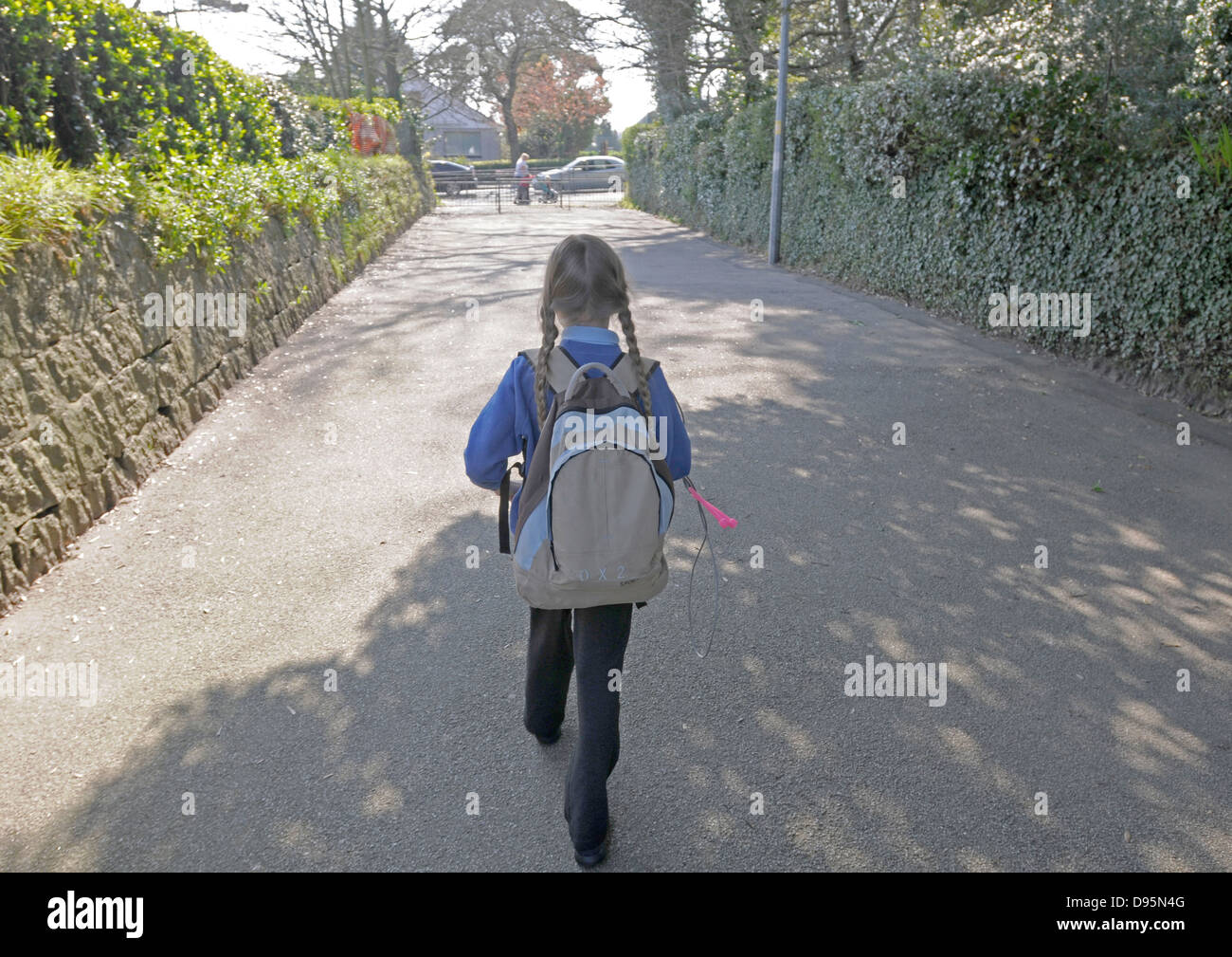 School children walking home hi-res stock photography and images - Alamy