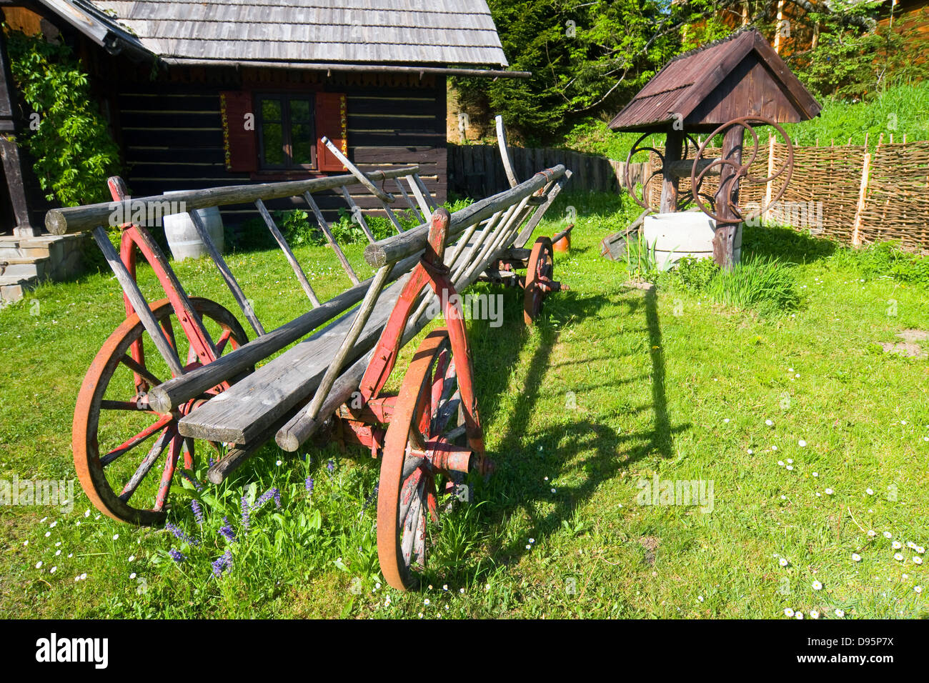 old wood coach wheel Stock Photo - Alamy