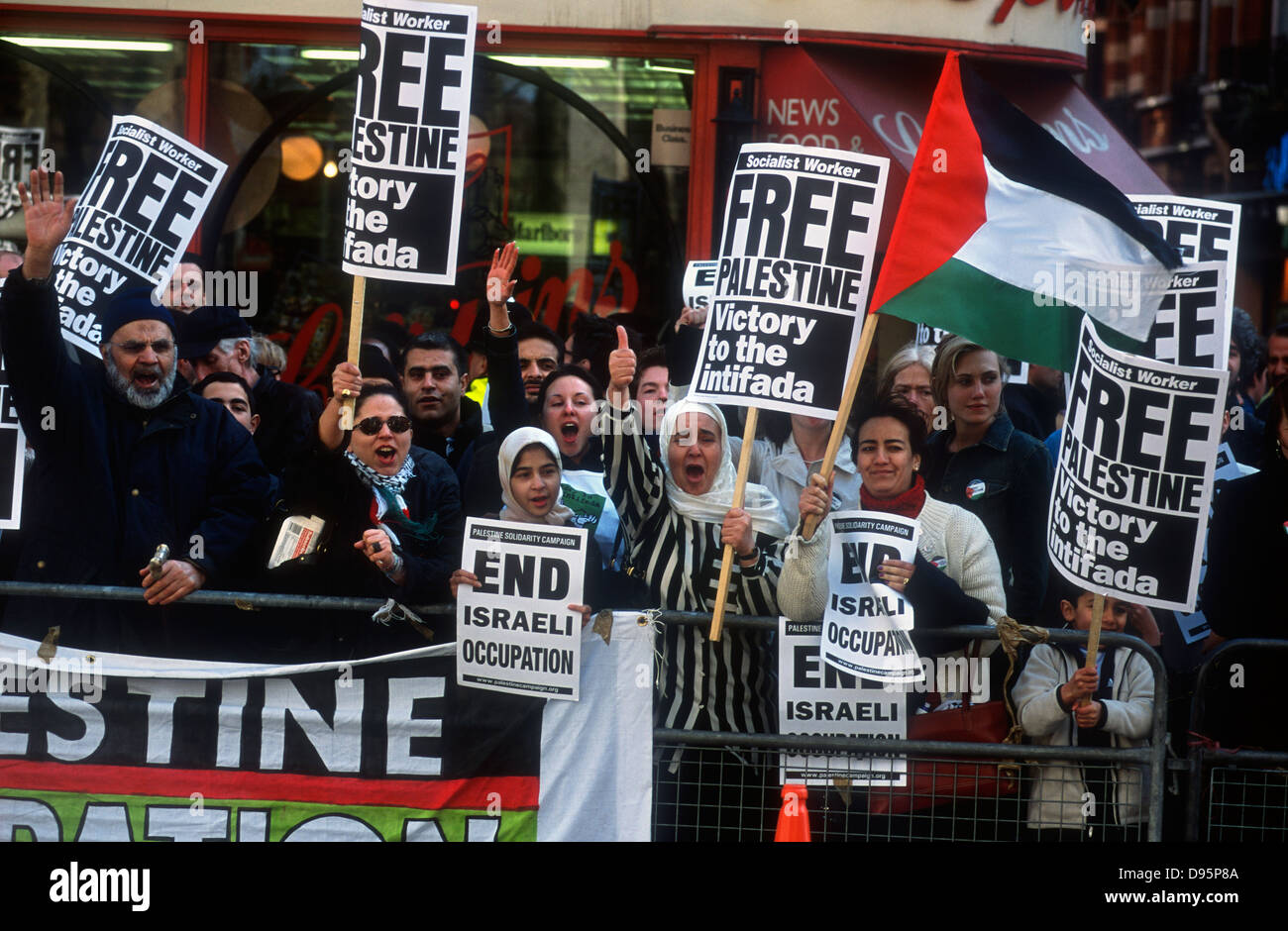 Demo outside Israeli embassy in London against incursions into ...