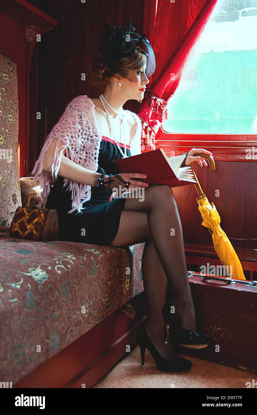Retro woman reading window hi-res stock photography and images - Alamy