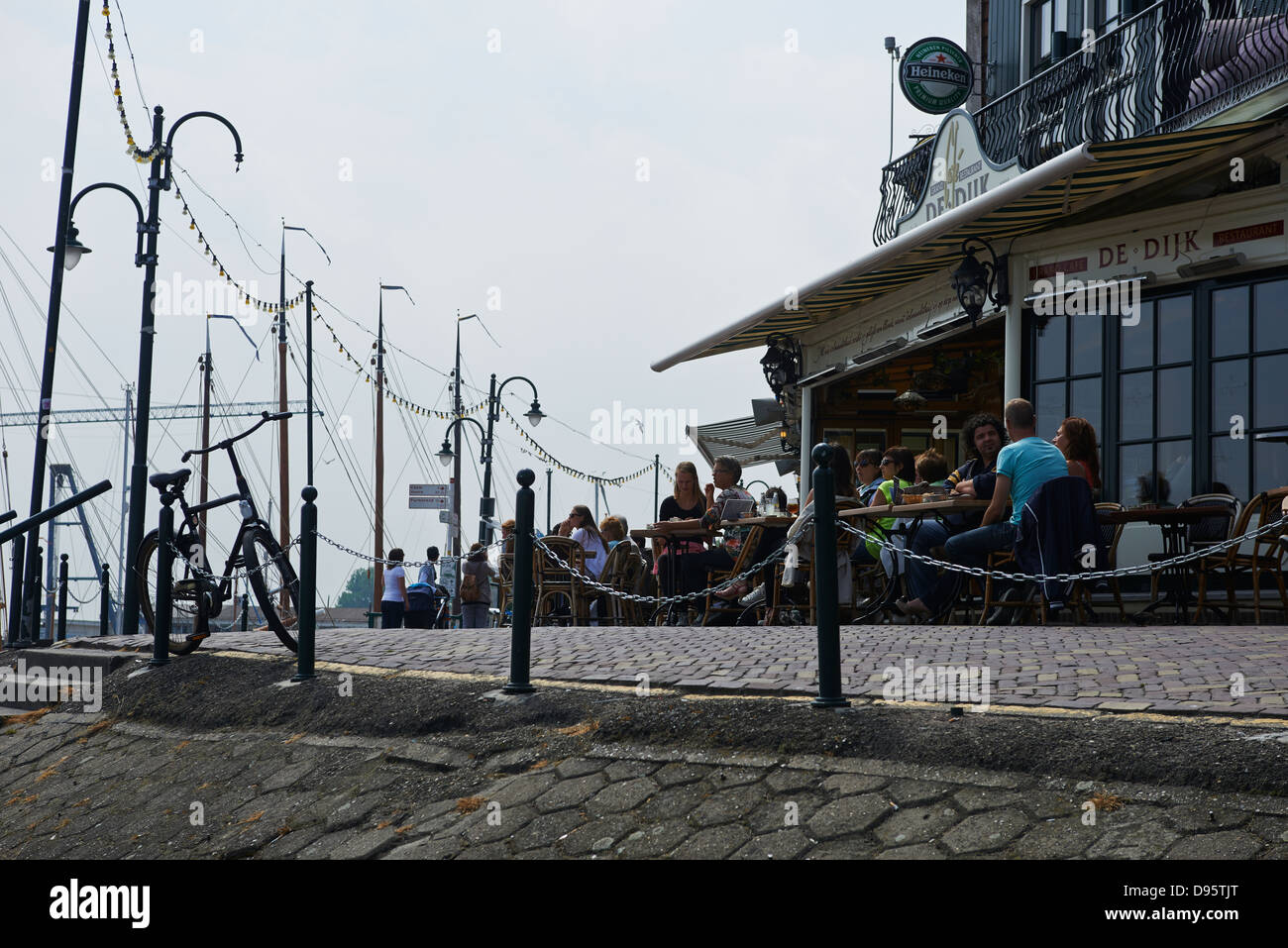 Boats port volendam netherlands hi-res stock photography and images - Alamy