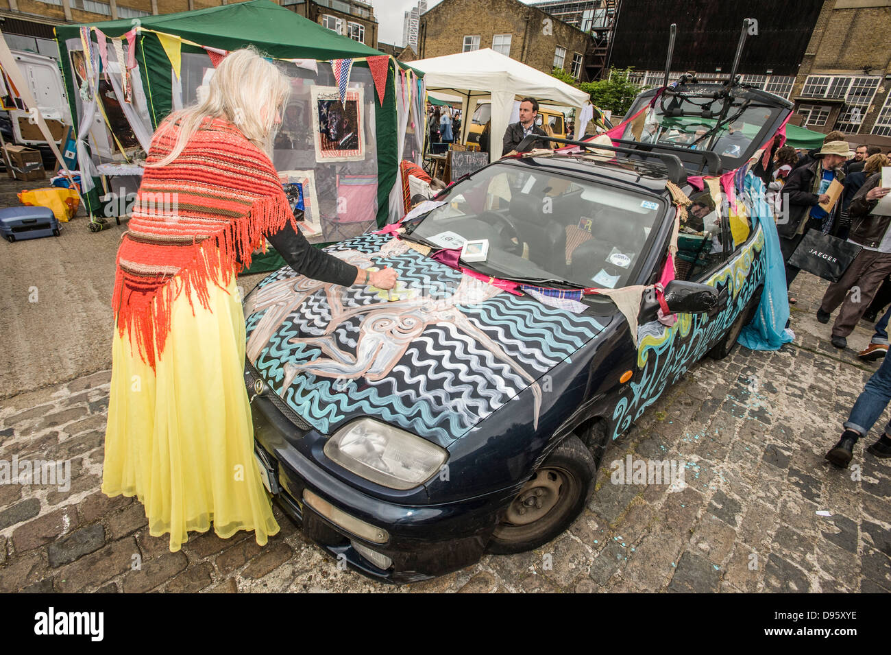 The Vauxhall Art Car Boot Fair 2013 , Truman Brewery , Brick Lane , E1 Stock Photo - Alamy