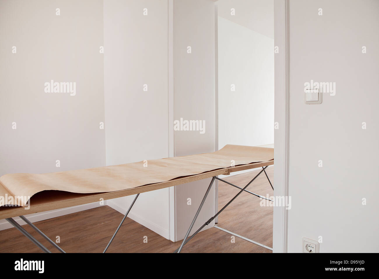 Wallpapering table hi-res stock photography and images - Alamy