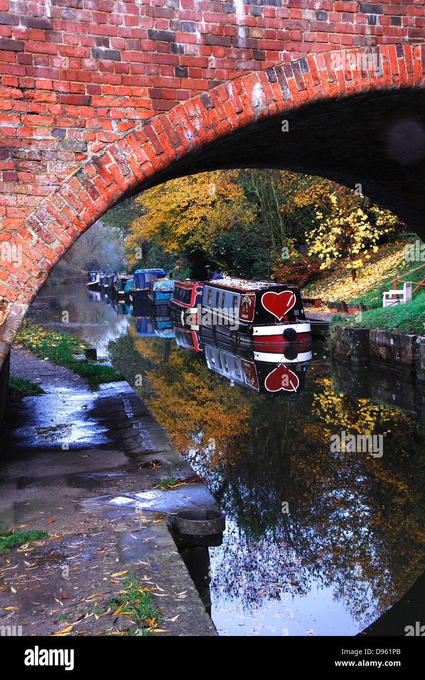 Kennet and avon canal narrow boats hi-res stock photography and images ...