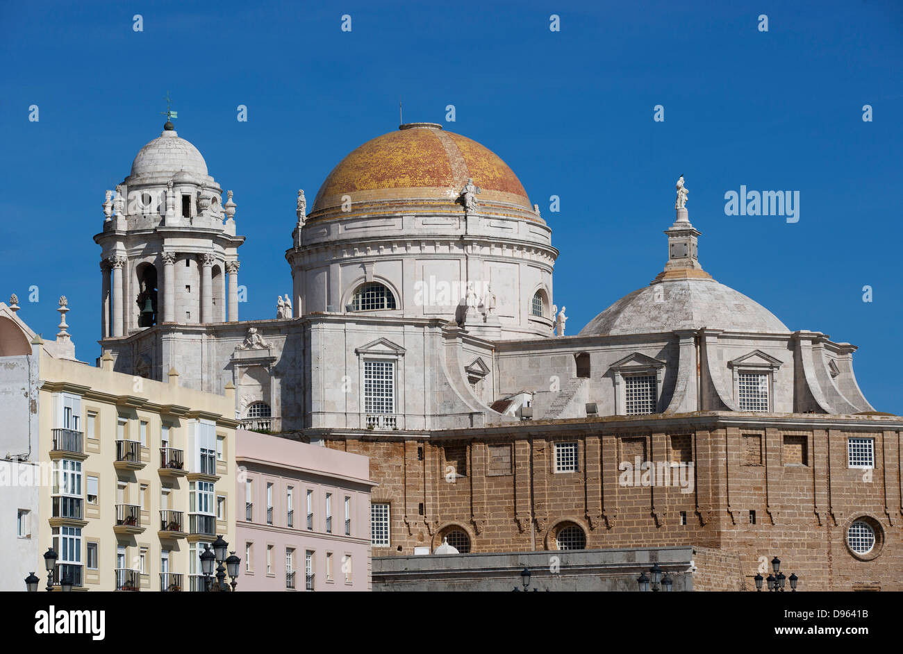 Outdoor cathedral view hi-res stock photography and images - Alamy